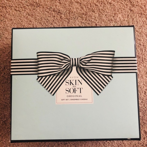 Avon | Bath & Body | Skin So Soft Gift Set | Poshmark